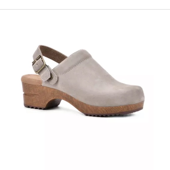 White Mountain | Shoes | White Mountain Being Wood Bottom Clogs Nwot ...